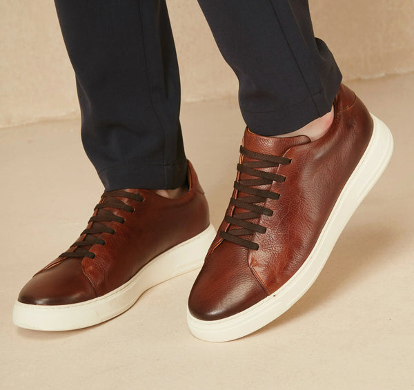 Tênis Slipon em Couro Marrom - Nathan – We Basic.